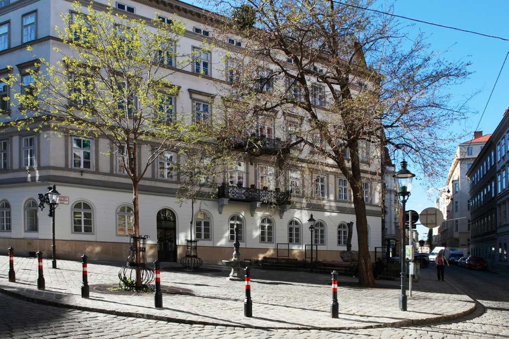 Contact us - UEG Headquarters Management | UEG - United European ...